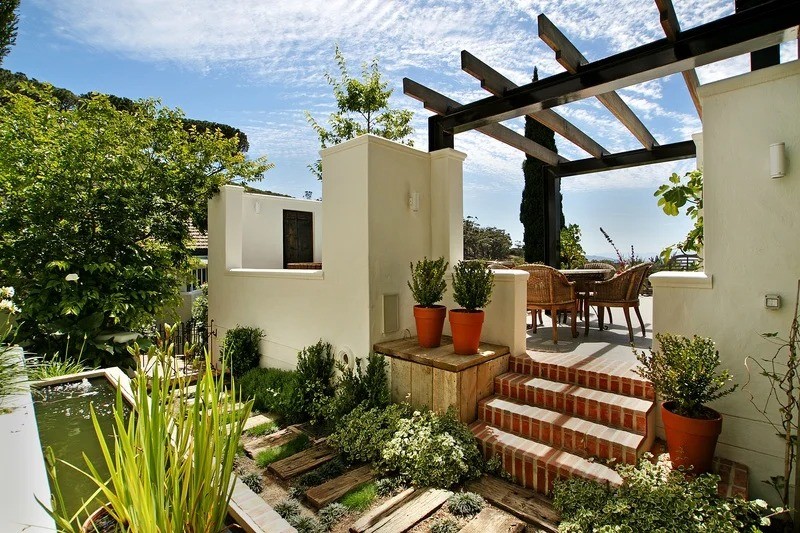 LIBRARY WITH A VIEW | cometocapetown.com Accommodations in Cape Town